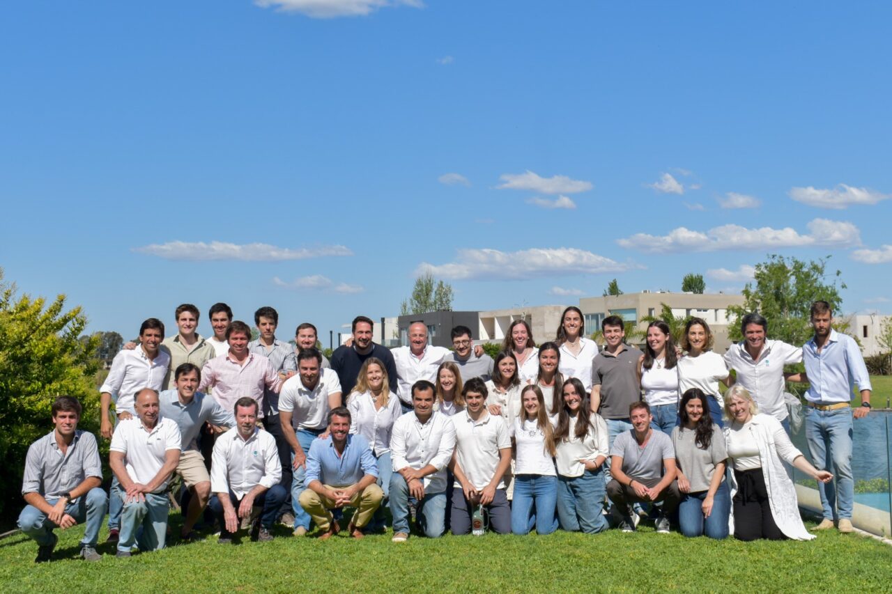¿Quiénes Somos? - AZ Group